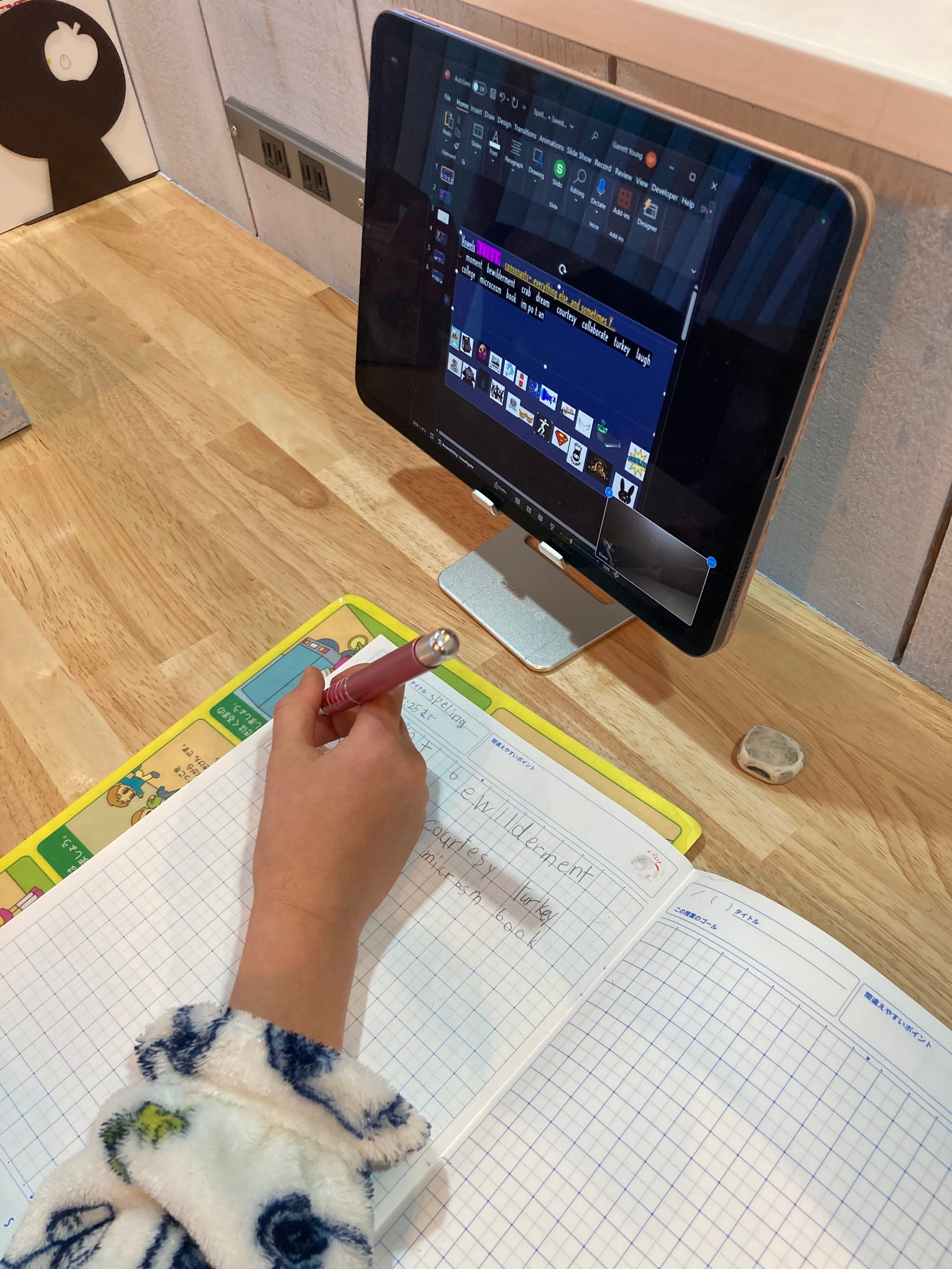 Spelling Bee Club | Small Online Class for Ages 7-12 | Outschool